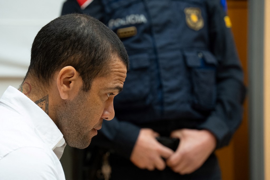 Daniel Alves nega estupro e diz que denunciante poderia ter saído "a ...
