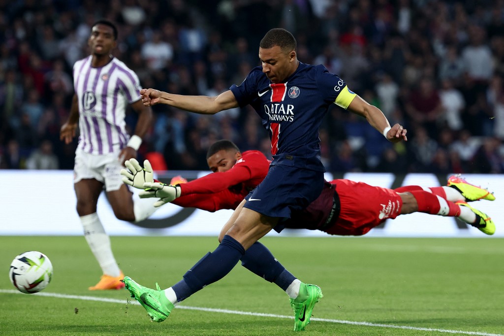Mbappé sente desconforto na coxa e pode desfalcar o PSG