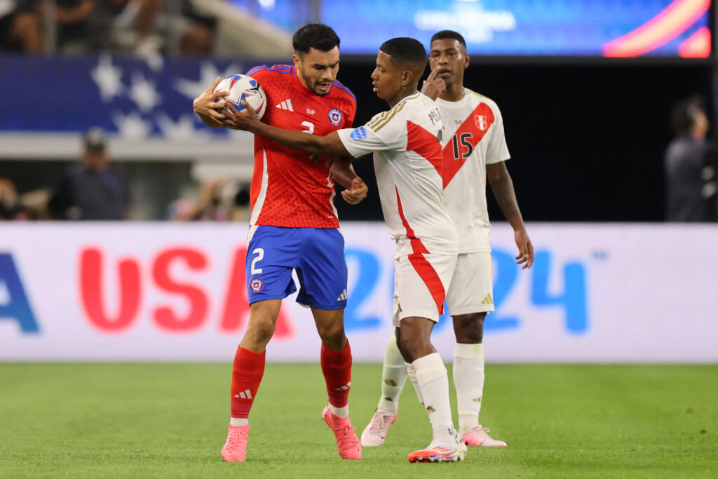 Veja galeria de fotos da partida entre Peru e Chile pela Copa América ...