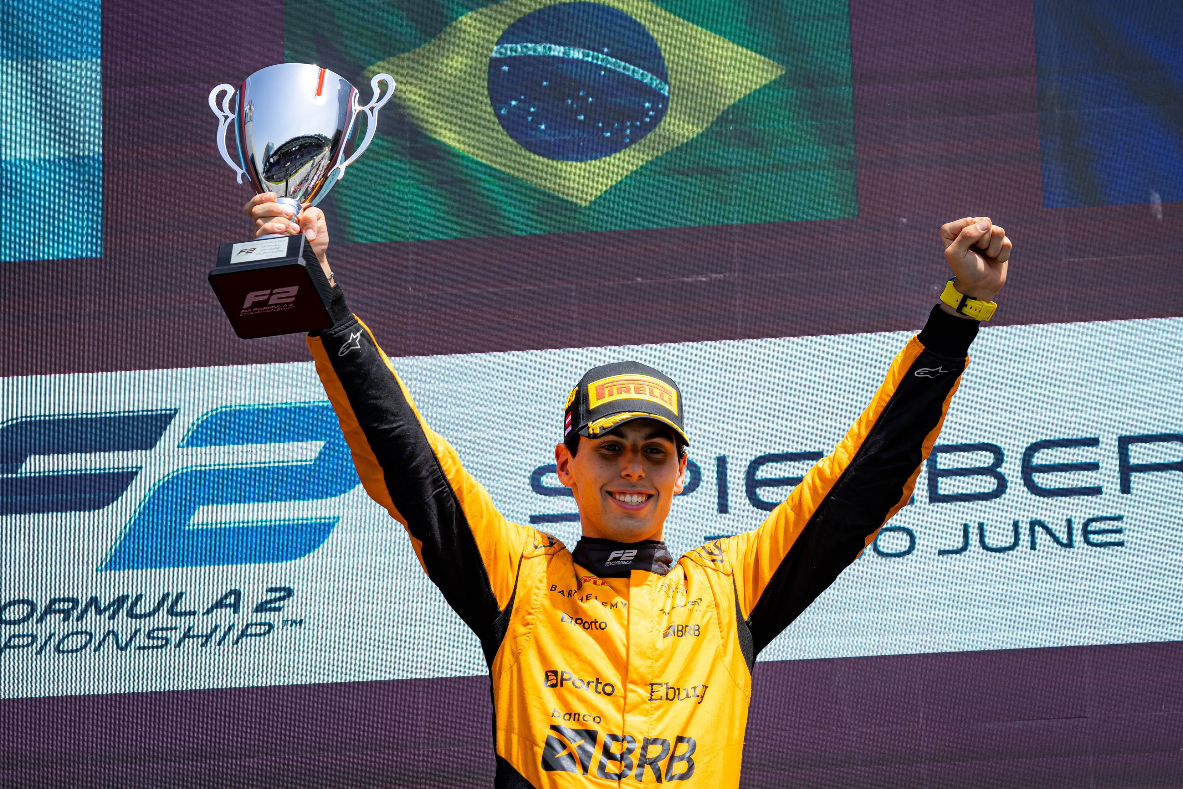 Brasileiro Gabriel Bortoleto vence sua primeira corrida na Fórmula 2 ...