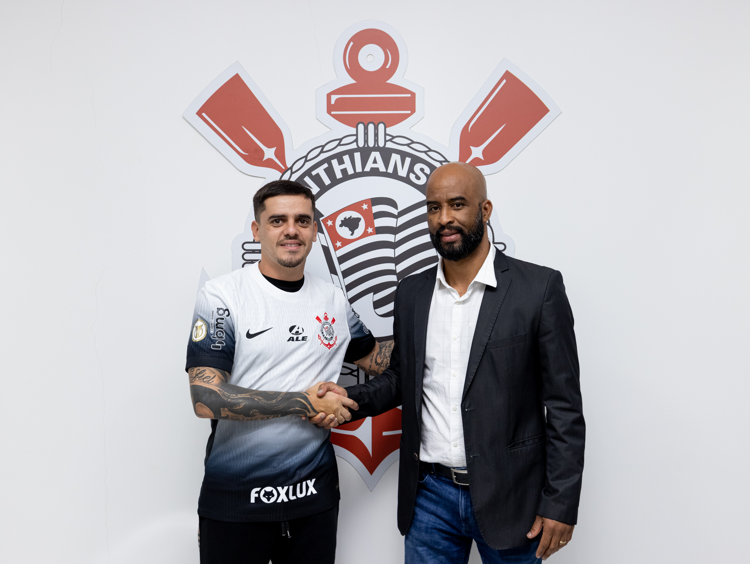 Corinthians anuncia renovação contratual do lateral Fagner até final de ...