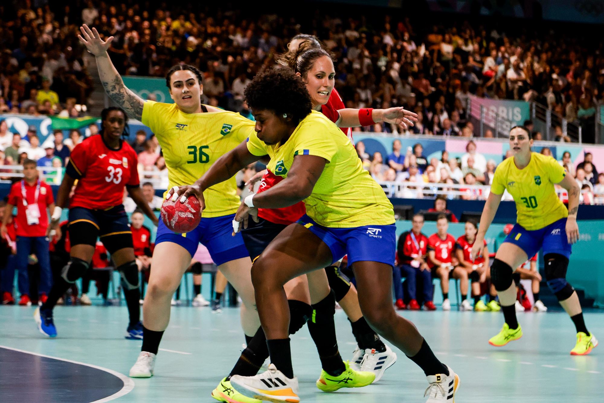 Veja imagens da estreia da Seleção feminina de handebol nos Jogos ...