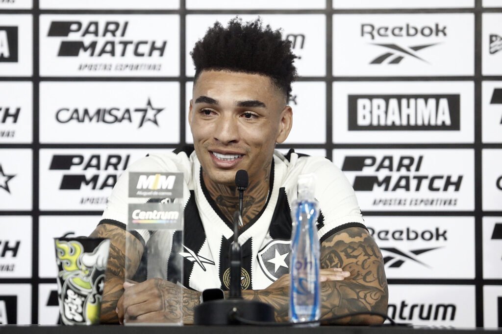 Igor Jesus é apresentado oficialmente no Botafogo - Vídeos - Gazeta ...