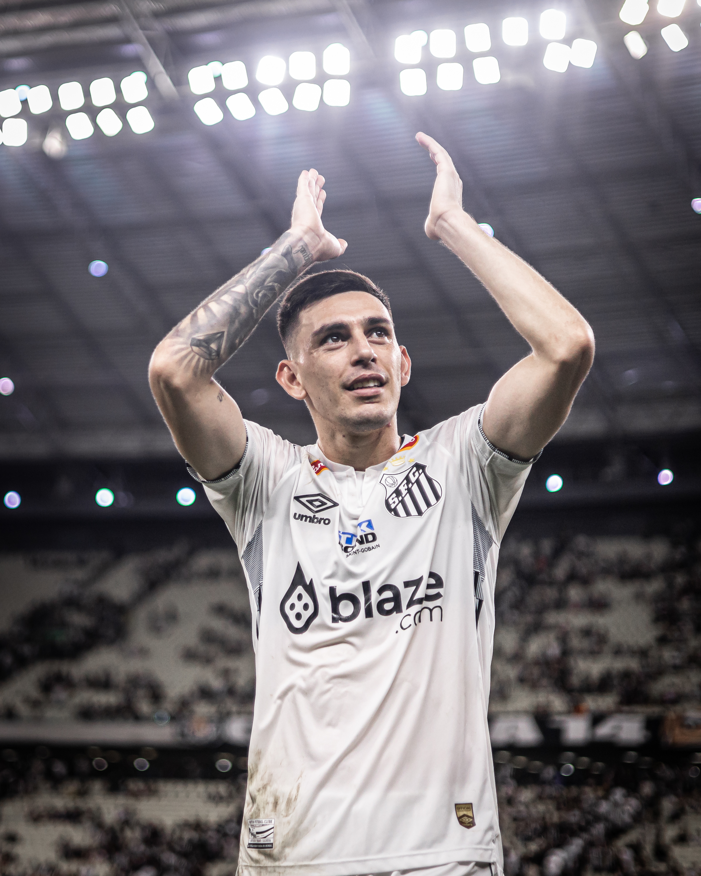 Rápida adaptação e ajuda de amigos: como Escobar se firmou entre os ...