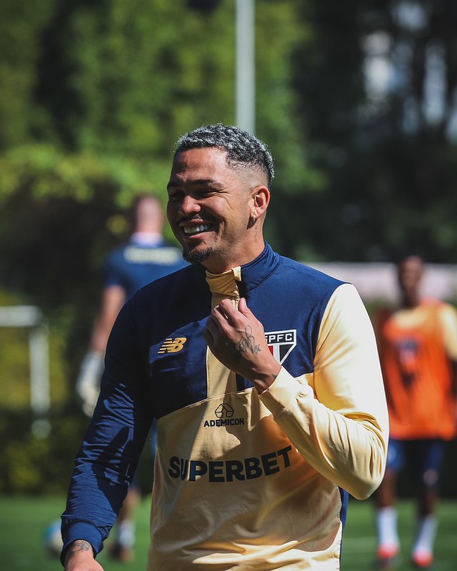 Com treino focado em posse de bola, São Paulo inicia preparação para ...