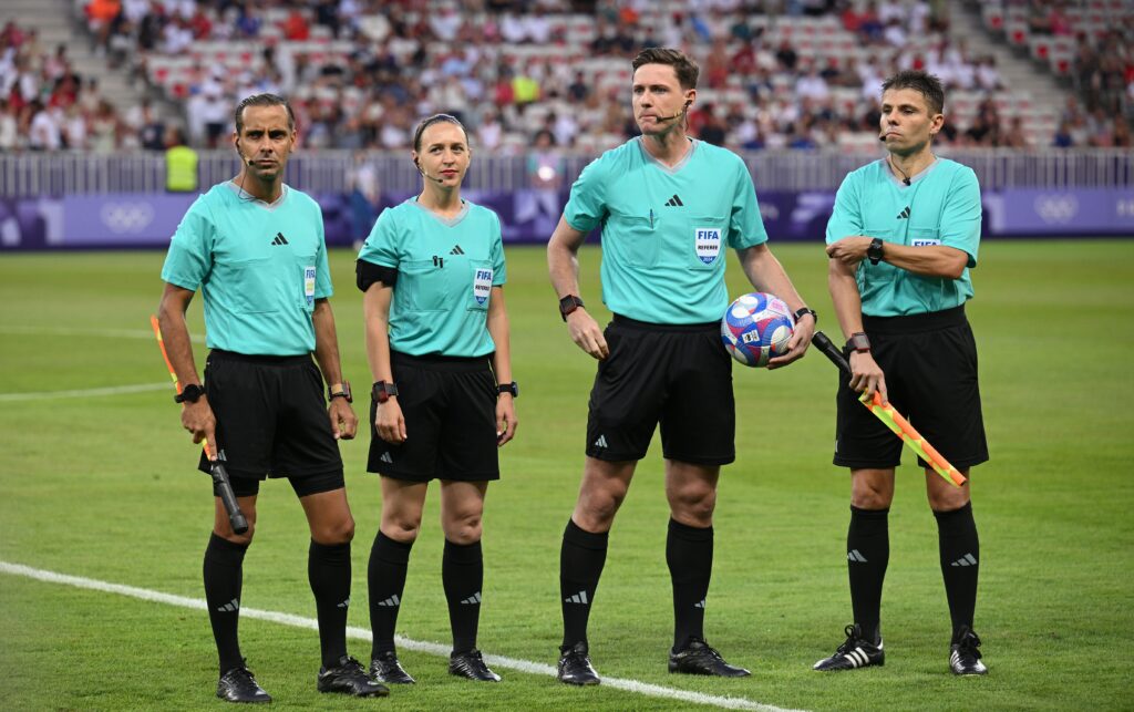 Final do futebol masculino das Olimpíadas terá trio de arbitragem ...