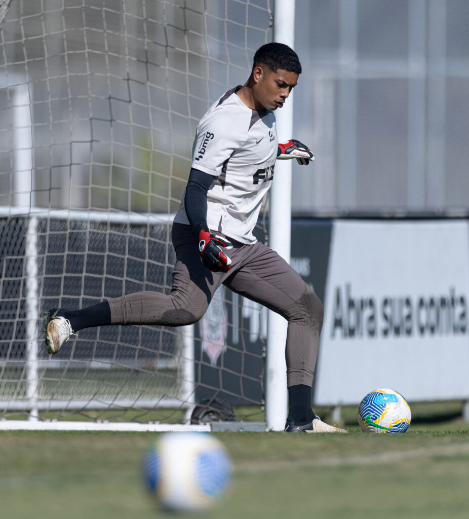 Goleiro do Corinthians sub-20 se recupera de grave lesão e volta aos ...