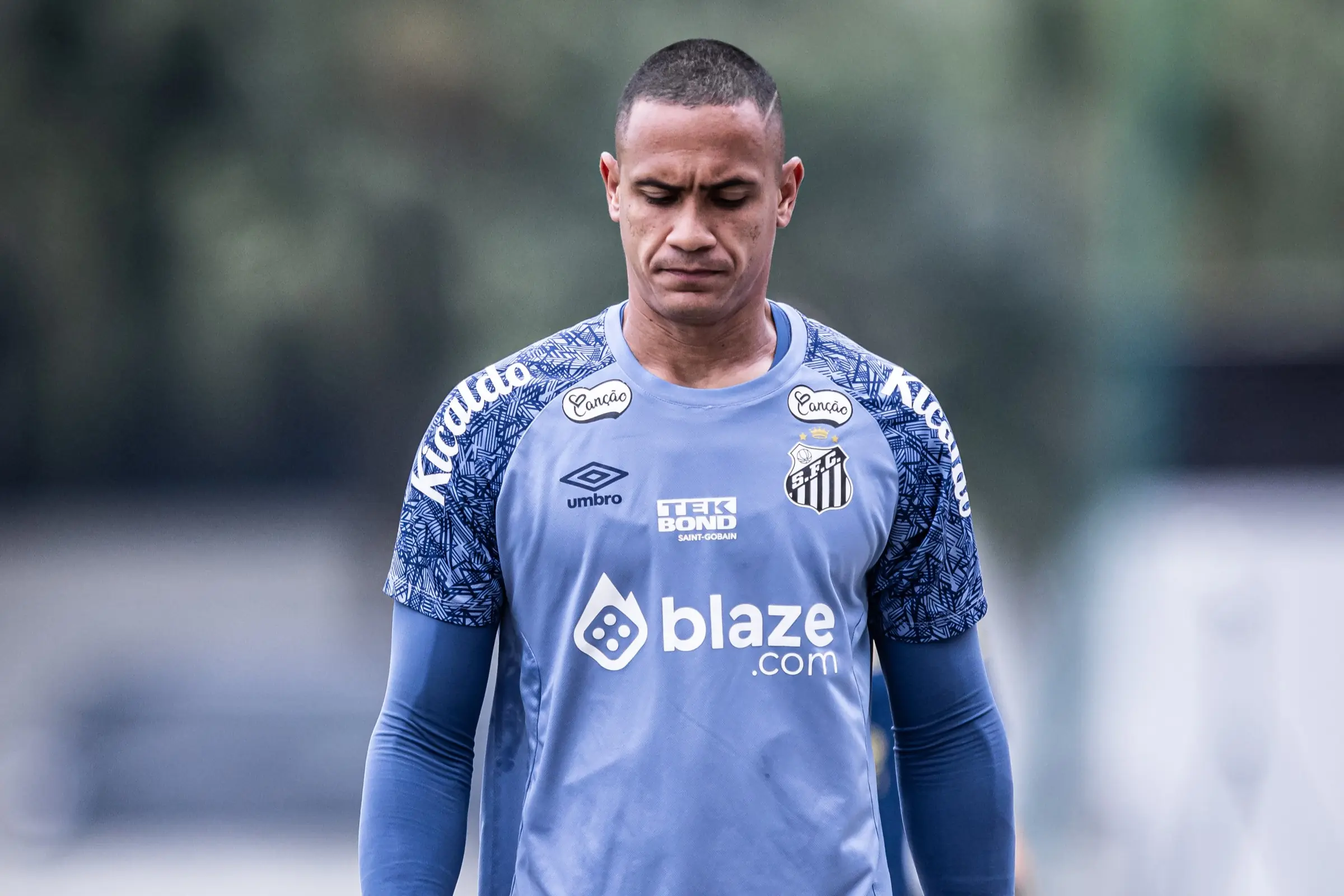 Com contrato curto e lesionado, Renan pode se despedir sem sequer ...