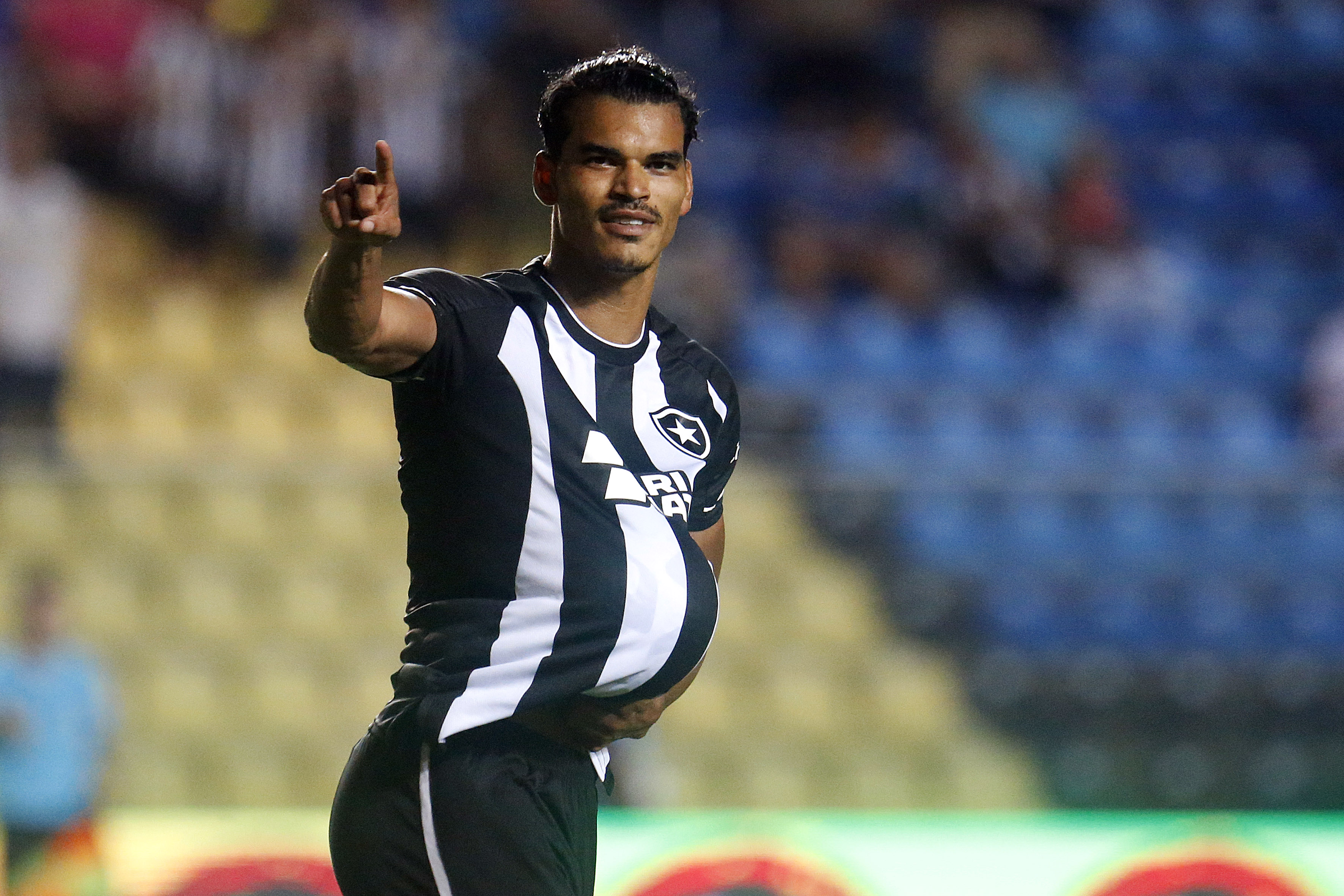 Veja números do volante Danilo Barbosa, alvo do Santos para 2025 - Gazeta Esportiva