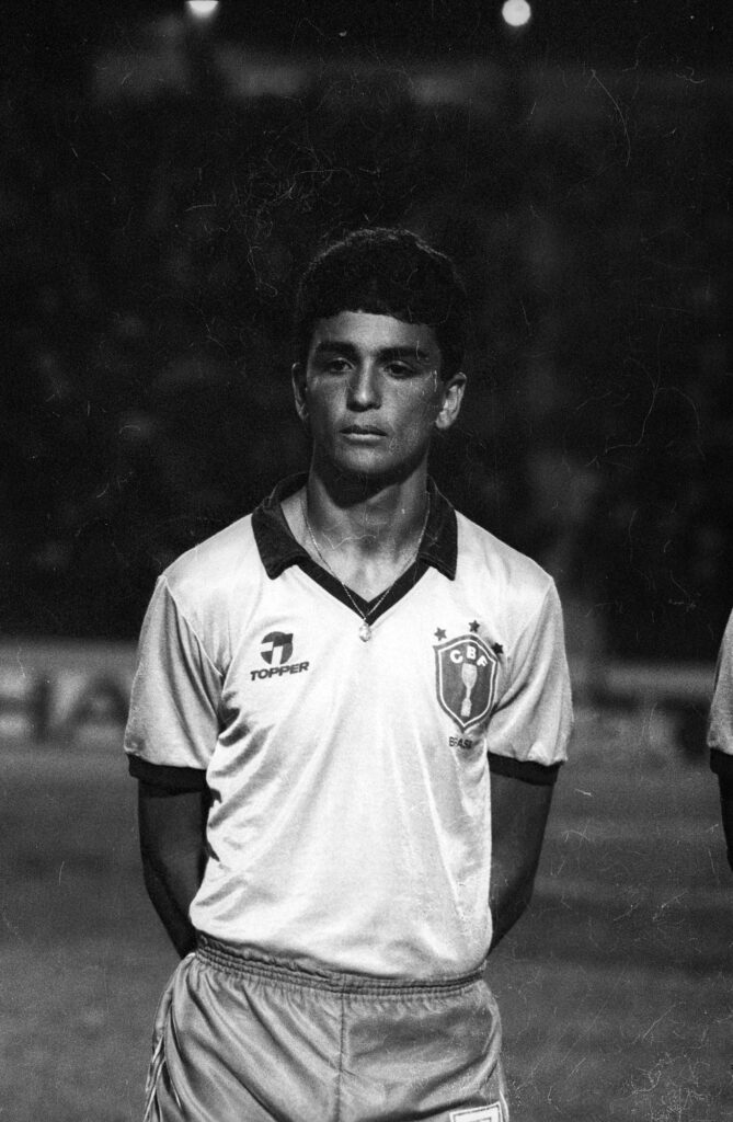 Destaque do tetra, Bebeto completa 60 anos: relembre fotos do ídolo ...