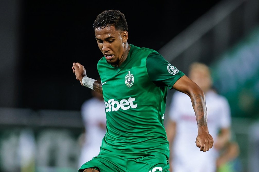 Rwan Cruz desembarca no Rio de Janeiro para assinar com o Botafogo