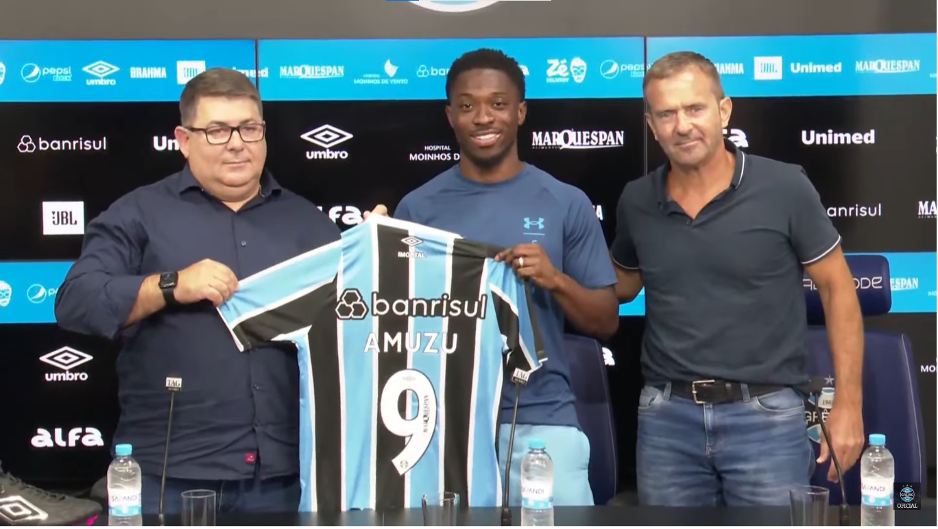 Novo camisa 9, Francis Amuzu é apresentado pelo Grêmio - Gazeta Esportiva