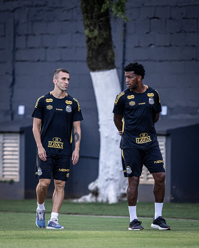 Com novo uniforme, Santos realiza treino no CT Rei Pelé nesta terça ...