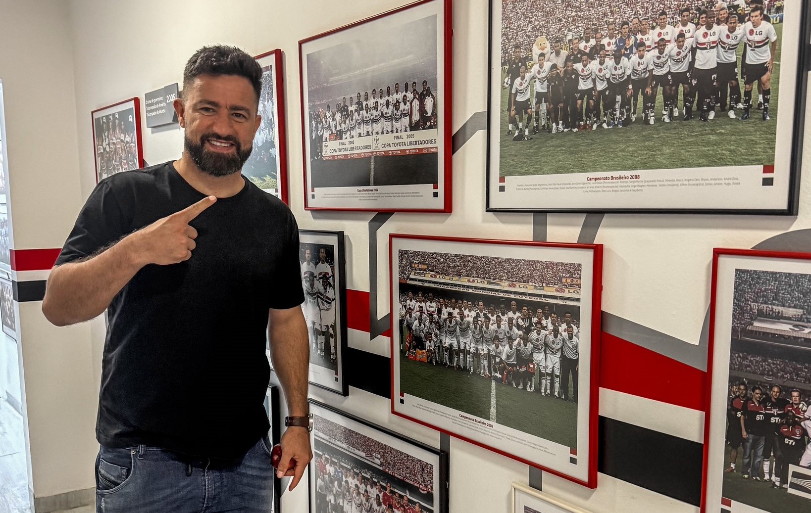 Veja fotos da visita de Alex Bruno, campeão mundial pelo São Paulo, ao ...