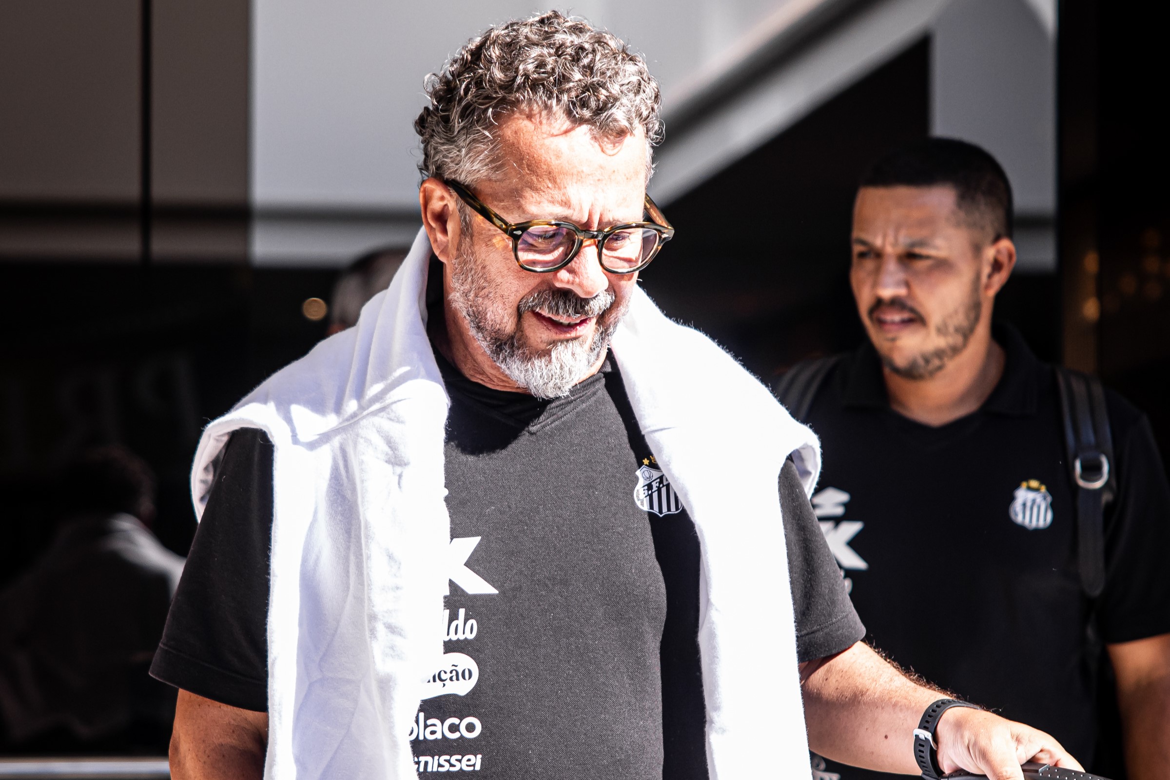 Defesa frágil e pontaria: o que Cleber Xavier quer mudar no Santos em ...