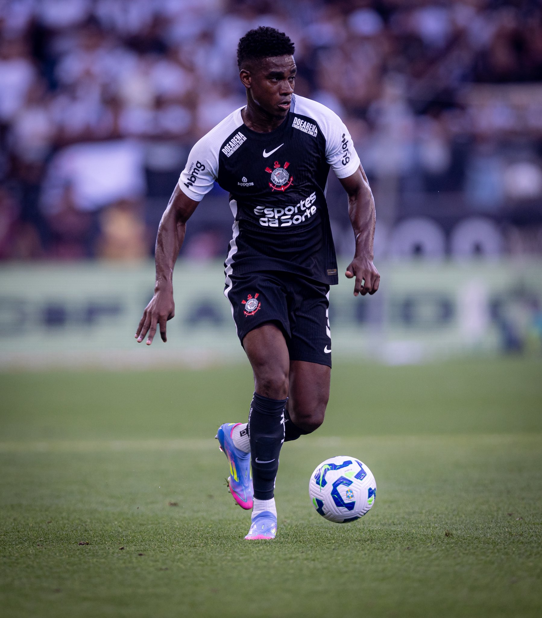 Félix Torres ganha chance como lateral no Corinthians e dá nova ...