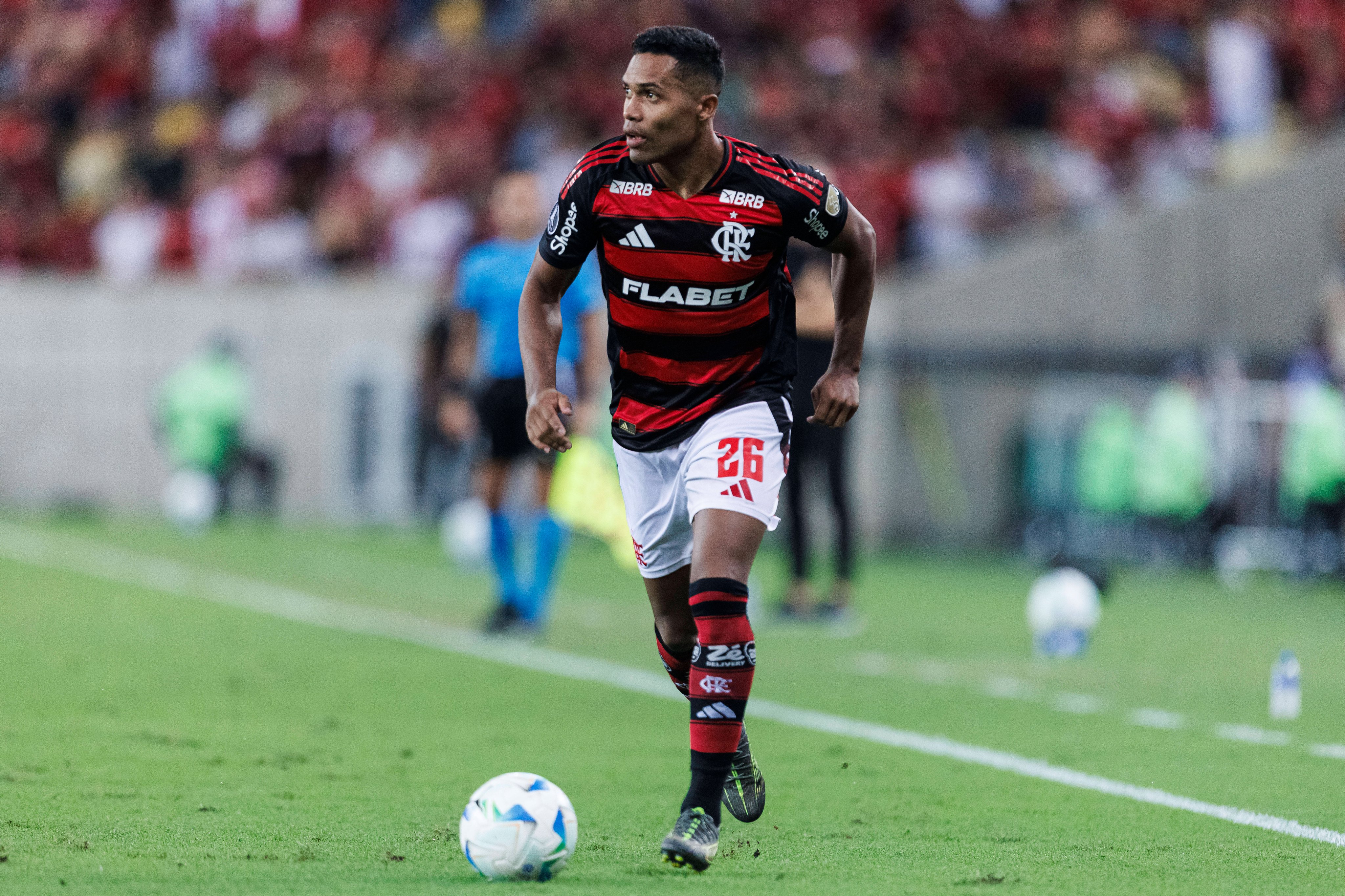Alex Sandro ainda não sofreu dribles na Libertadores - Gazeta Esportiva