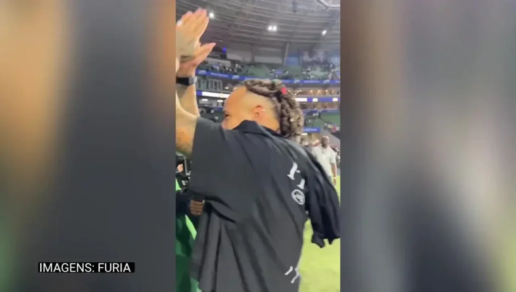 Neymar comemora com torcida da Furia após título na Kings League ...