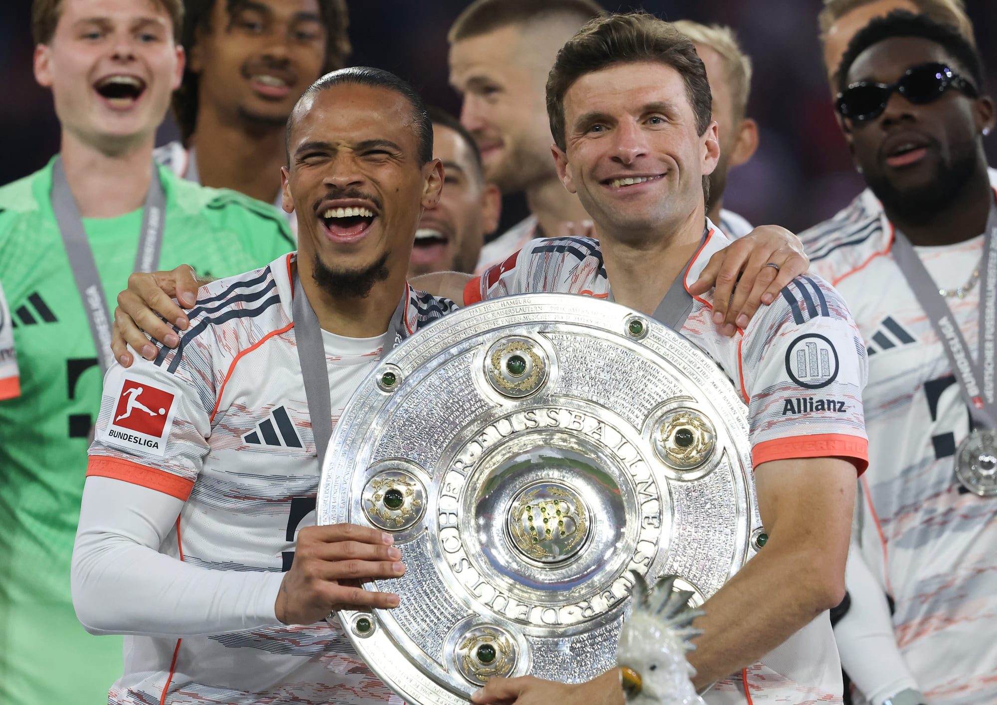 Bayern tem despedida de Muller e novo show de Olise em goleada - Gazeta ...