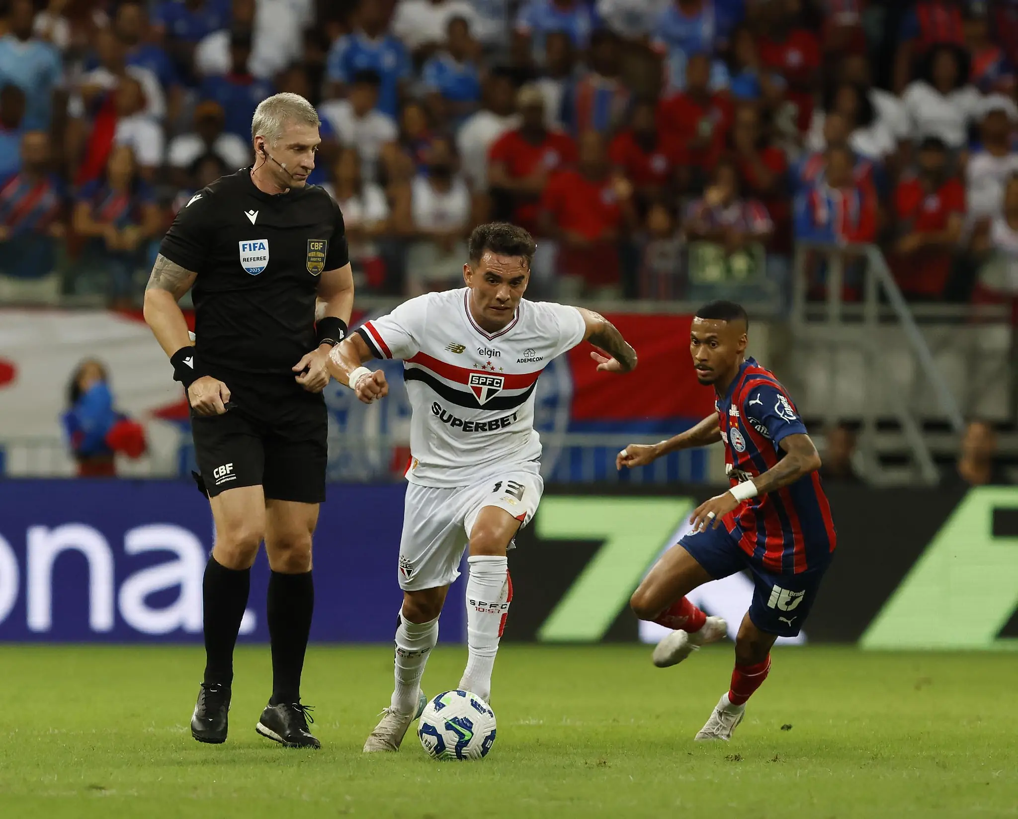 Enzo Díaz vive maior sequência como titular no São Paulo