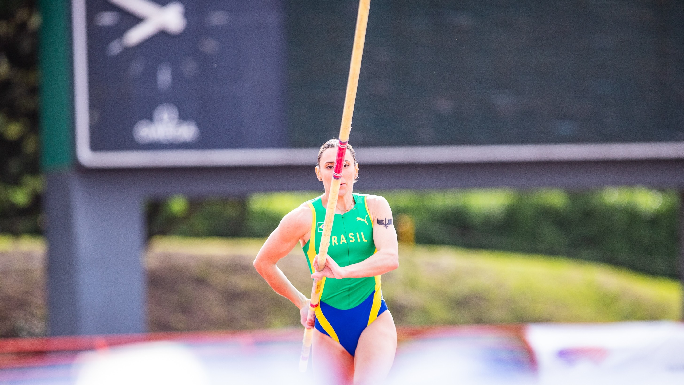 Juliana Campos volta a fazer melhor marca no salto com vara - Gazeta ...