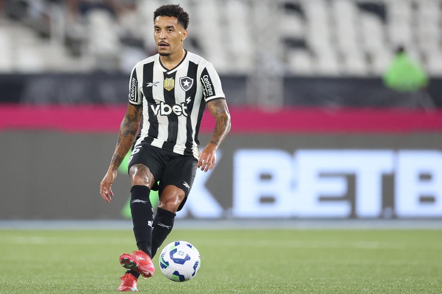 Emocionado, Gregore se despede do Botafogo - Gazeta Esportiva