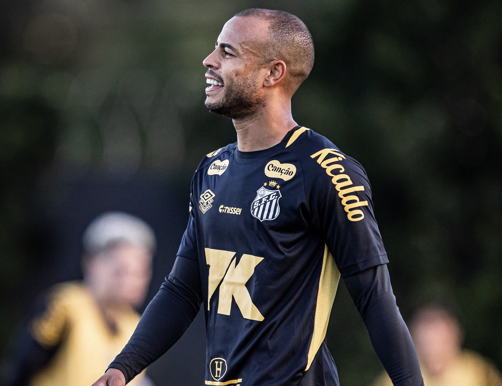 Mayke é integrado e faz primeiro treino com elenco do Santos - Gazeta ...