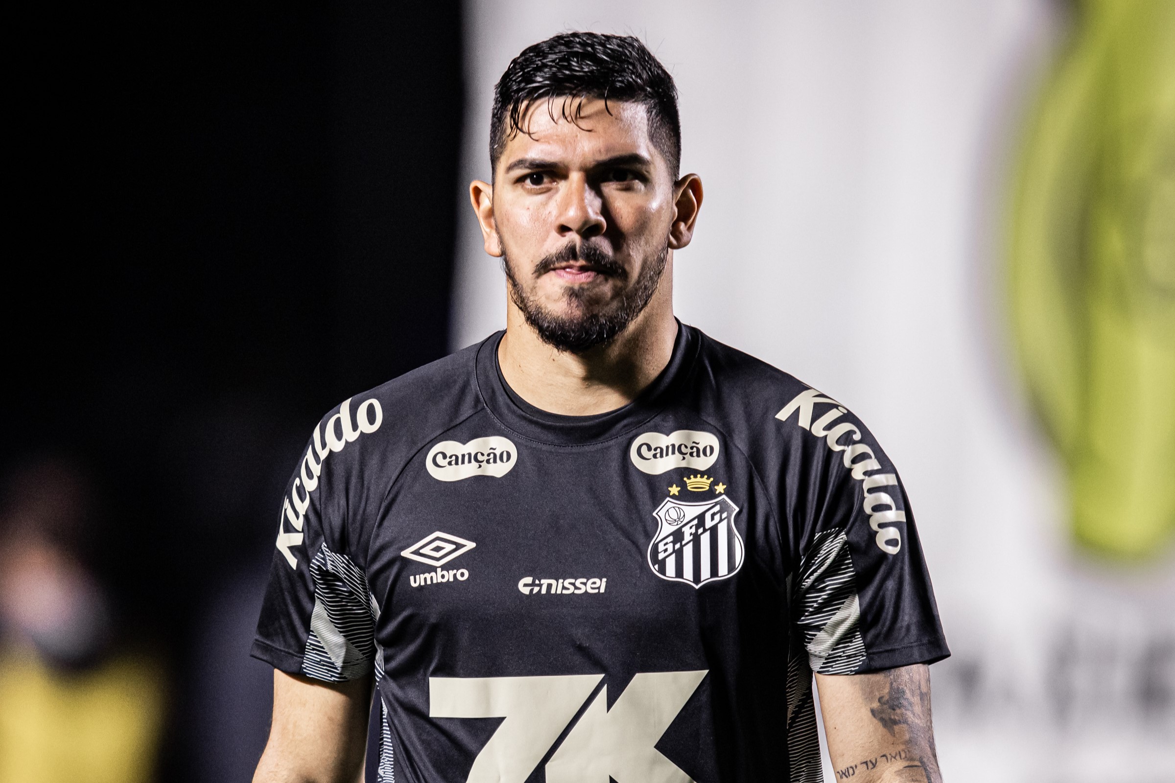 Santos negocia empréstimo de João Paulo para clube turco