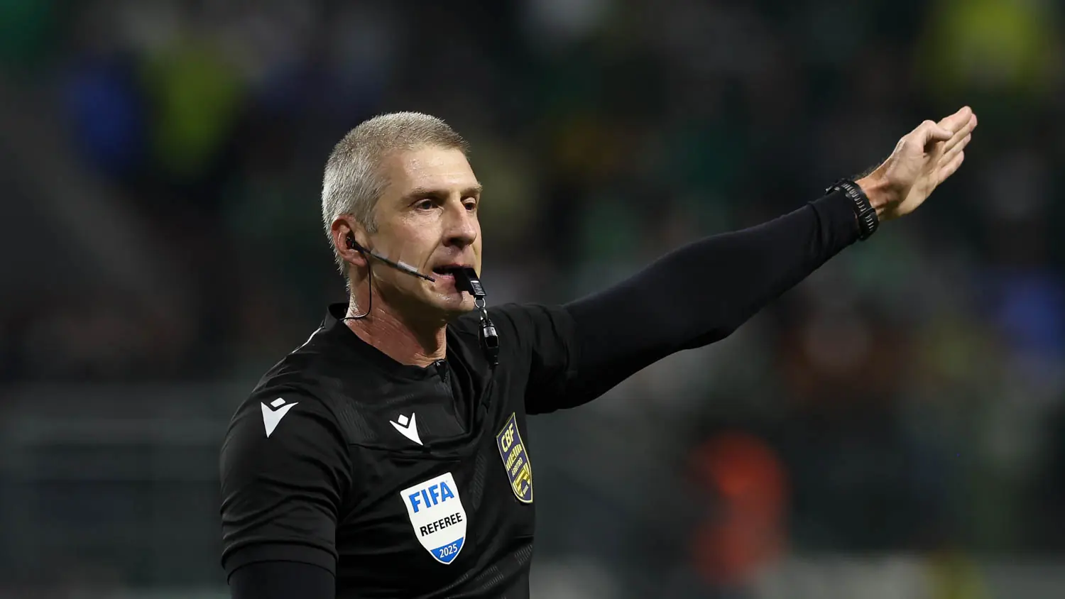 Daronco registra na súmula objeto atirado no campo e explica expulsões ...