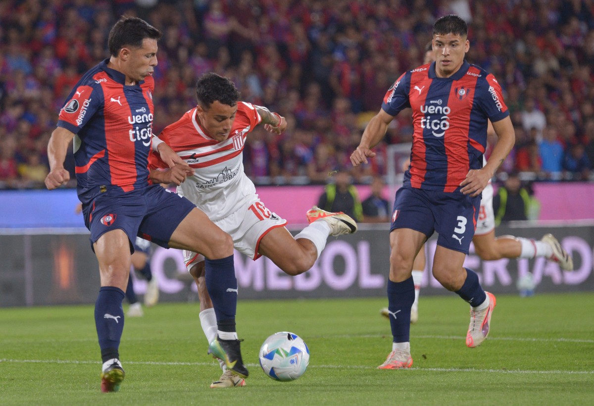 Estudiantes vence Cerro Porteño e abre vantagem nas oitavas