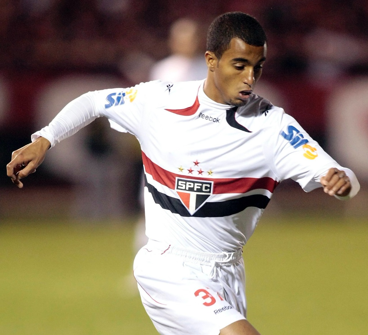 Ídolo do São Paulo, Lucas estreava no profissional há 15 anos - Gazeta ...