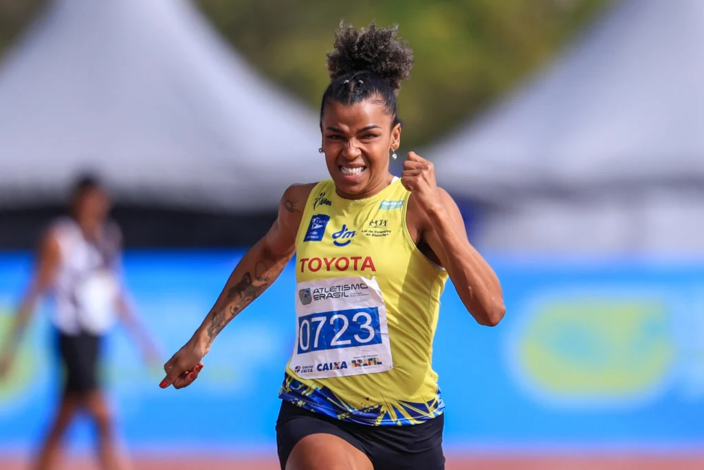 Rayane Soares quebra 2º recorde mundial seguido no Troféu Brasil