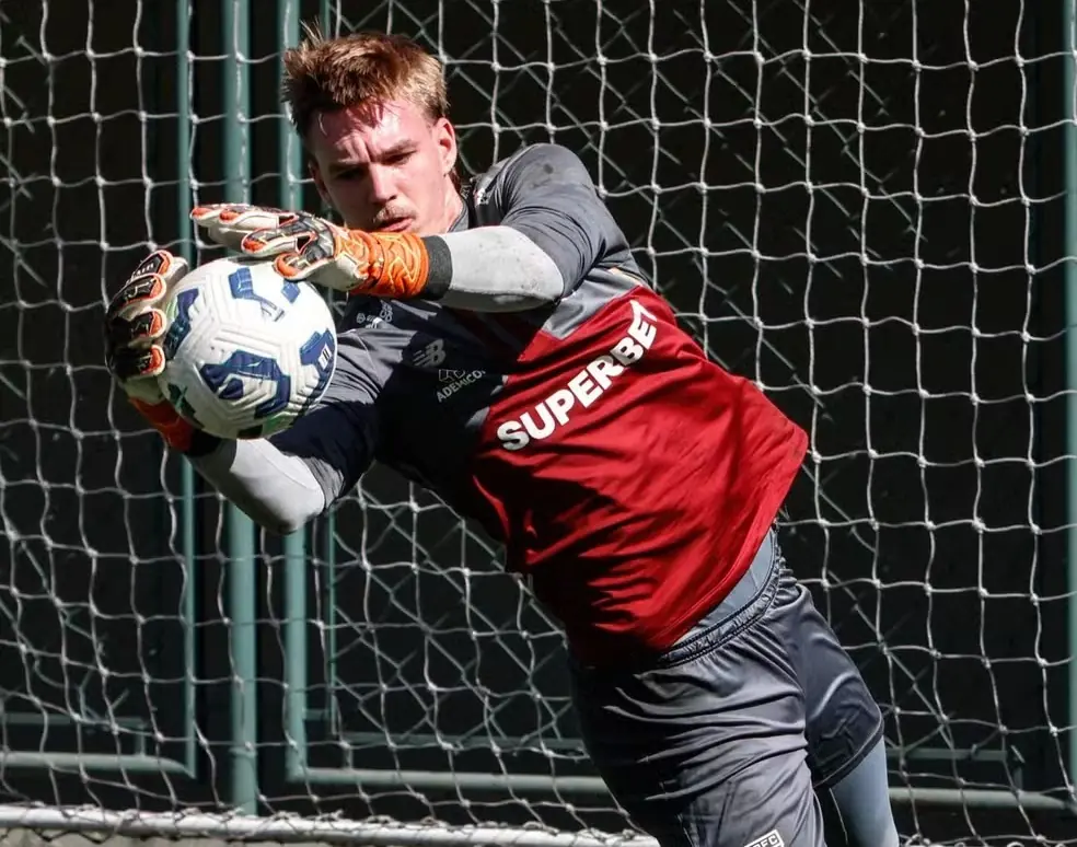 Goleiro Young deve ganhar nova chance no São Paulo - Gazeta Esportiva