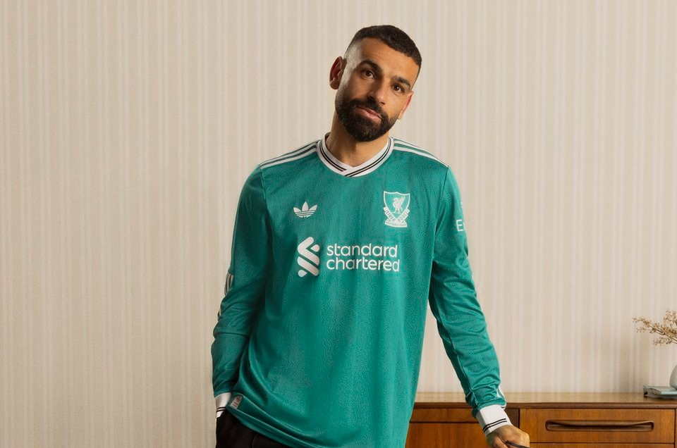Liverpool lança terceiro uniforme para a temporada; veja mais - Gazeta ...