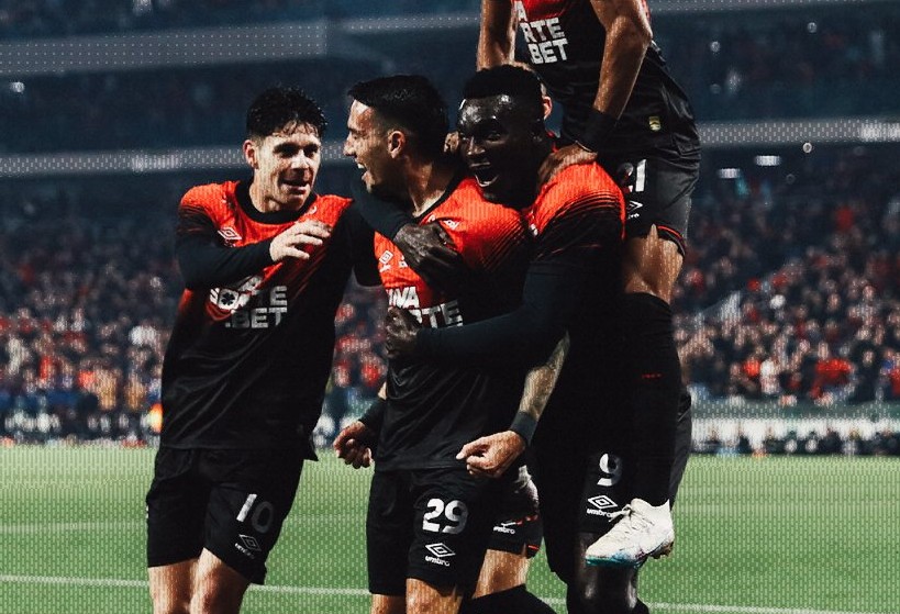 Athletico-PR vence Operário e dorme no G4 da Série B