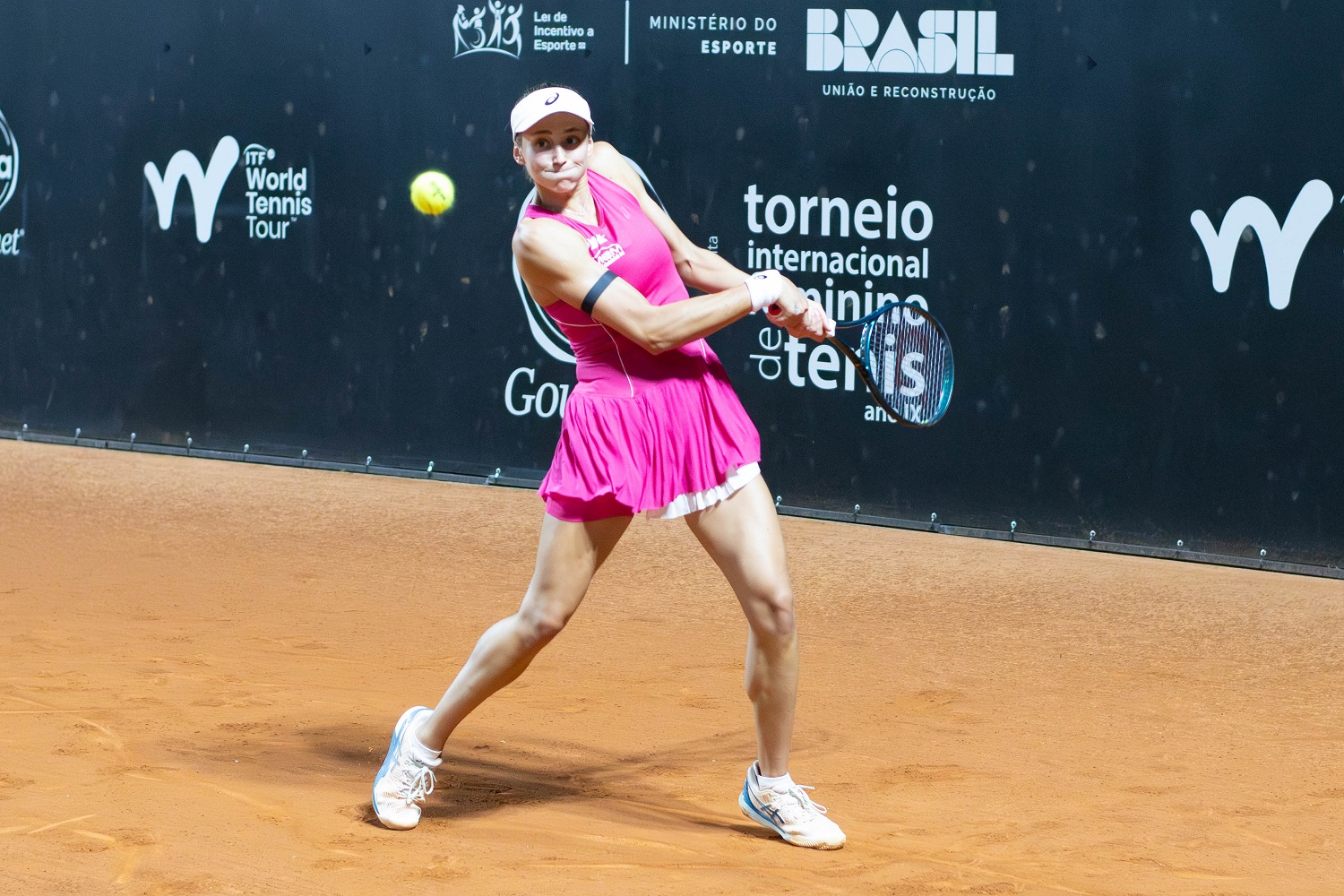 Ana Candiotto estreia com vitória no Torneio Internacional feminino de ...