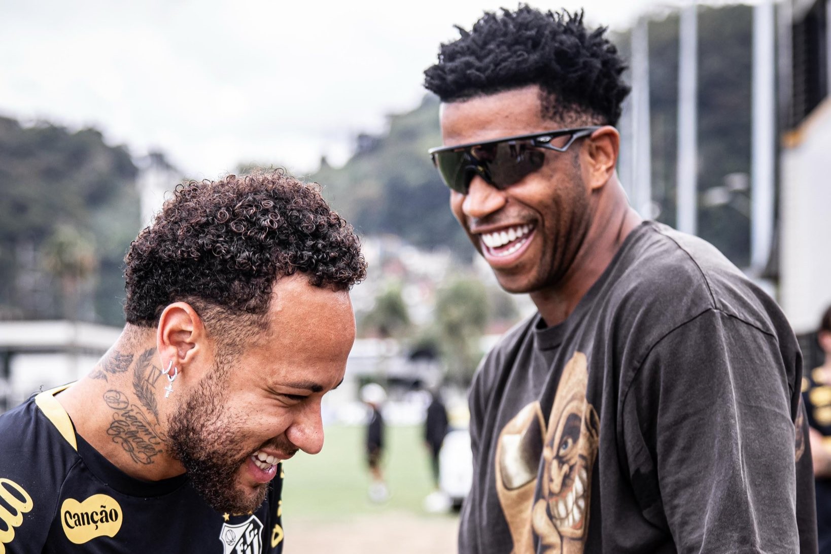 Gil revela bastidores de saída do Santos e exalta Neymar
