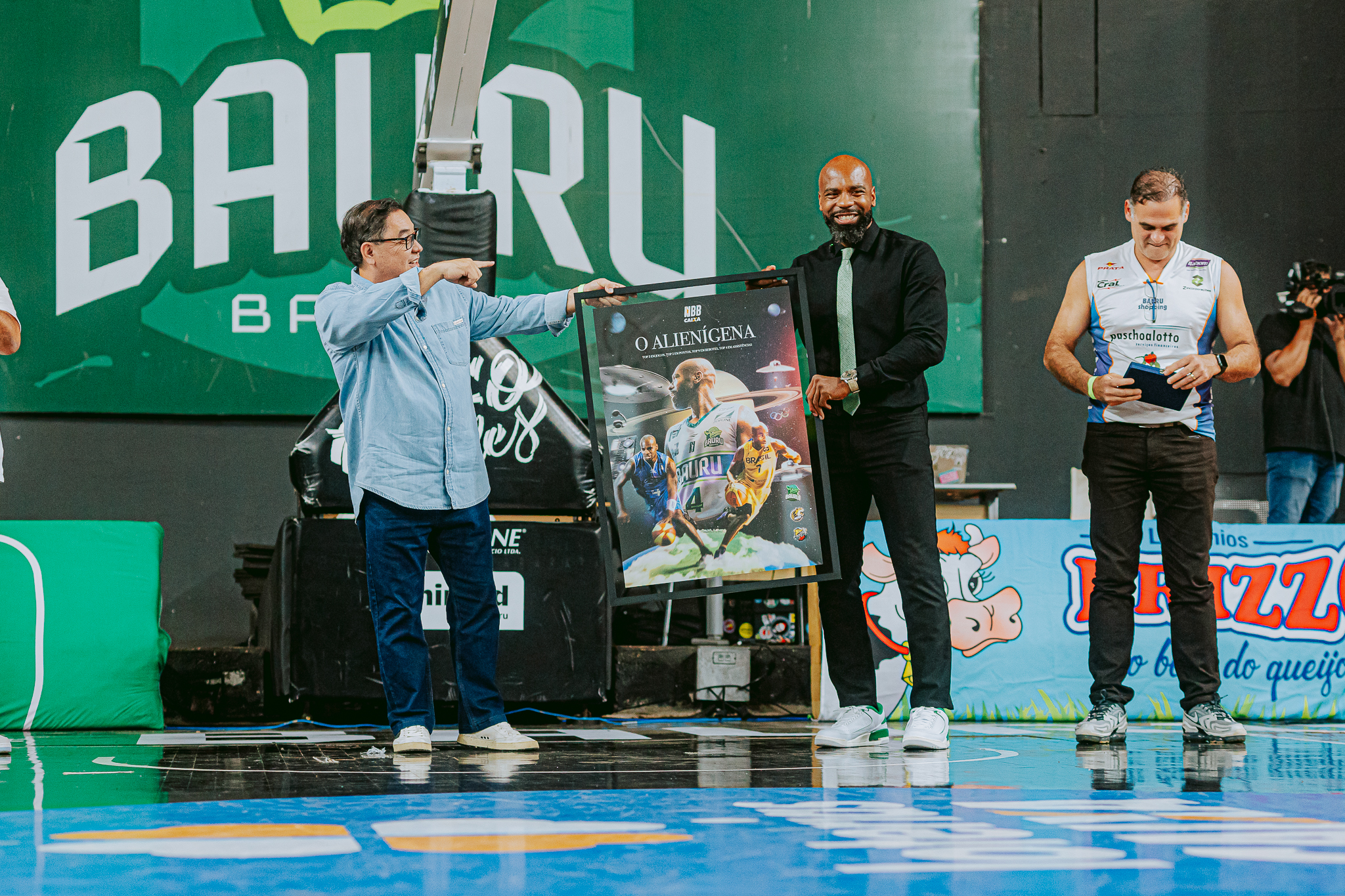 Em noite de homenagens, Larry Taylor tem camisa 4 aposentada pelo Bauru ...