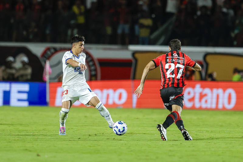 Vitória ganha do Bahia e fica a três pontos do Santos