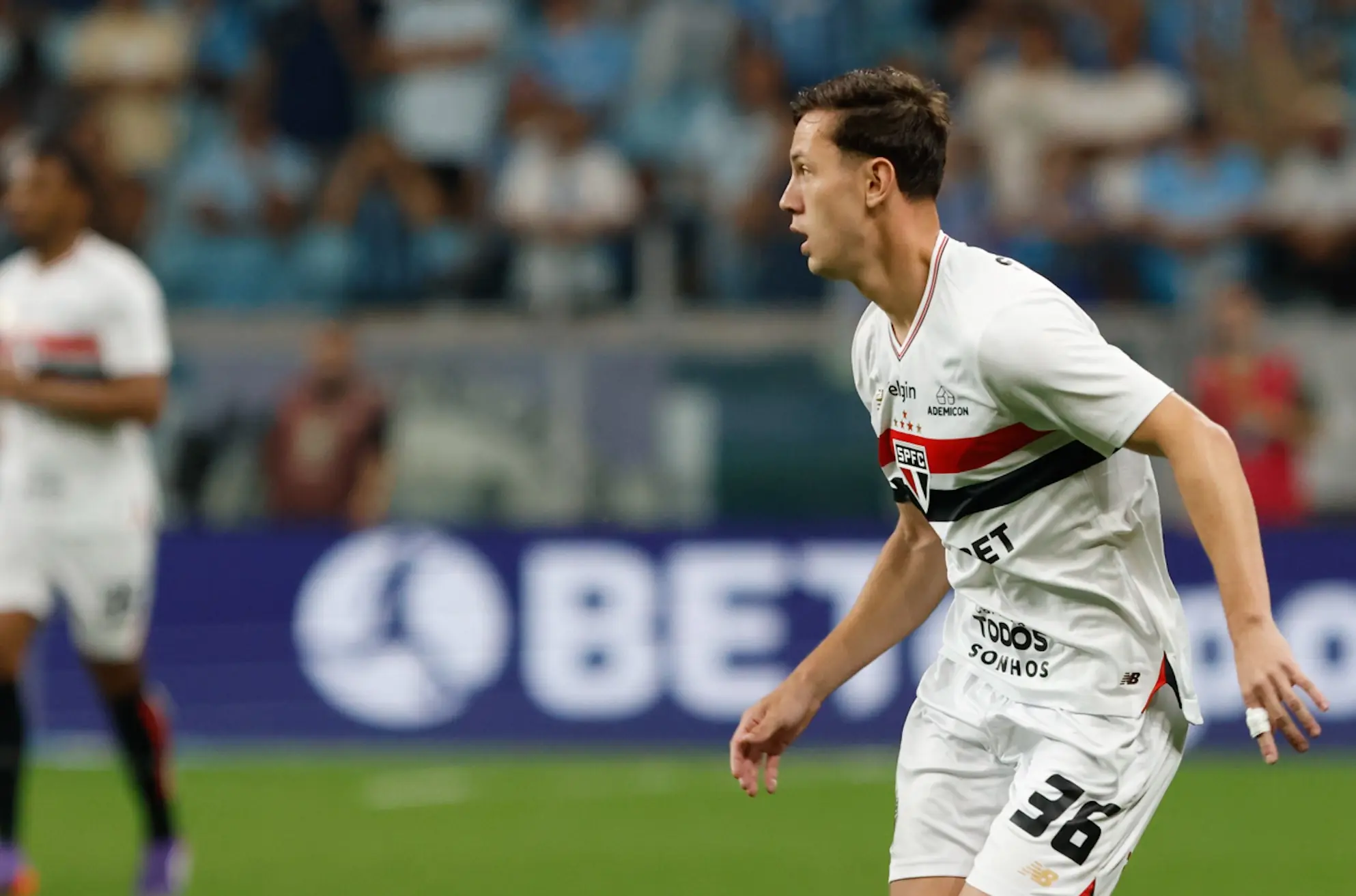 Patryck pode ser única opção na lateral esquerda do São Paulo para ...