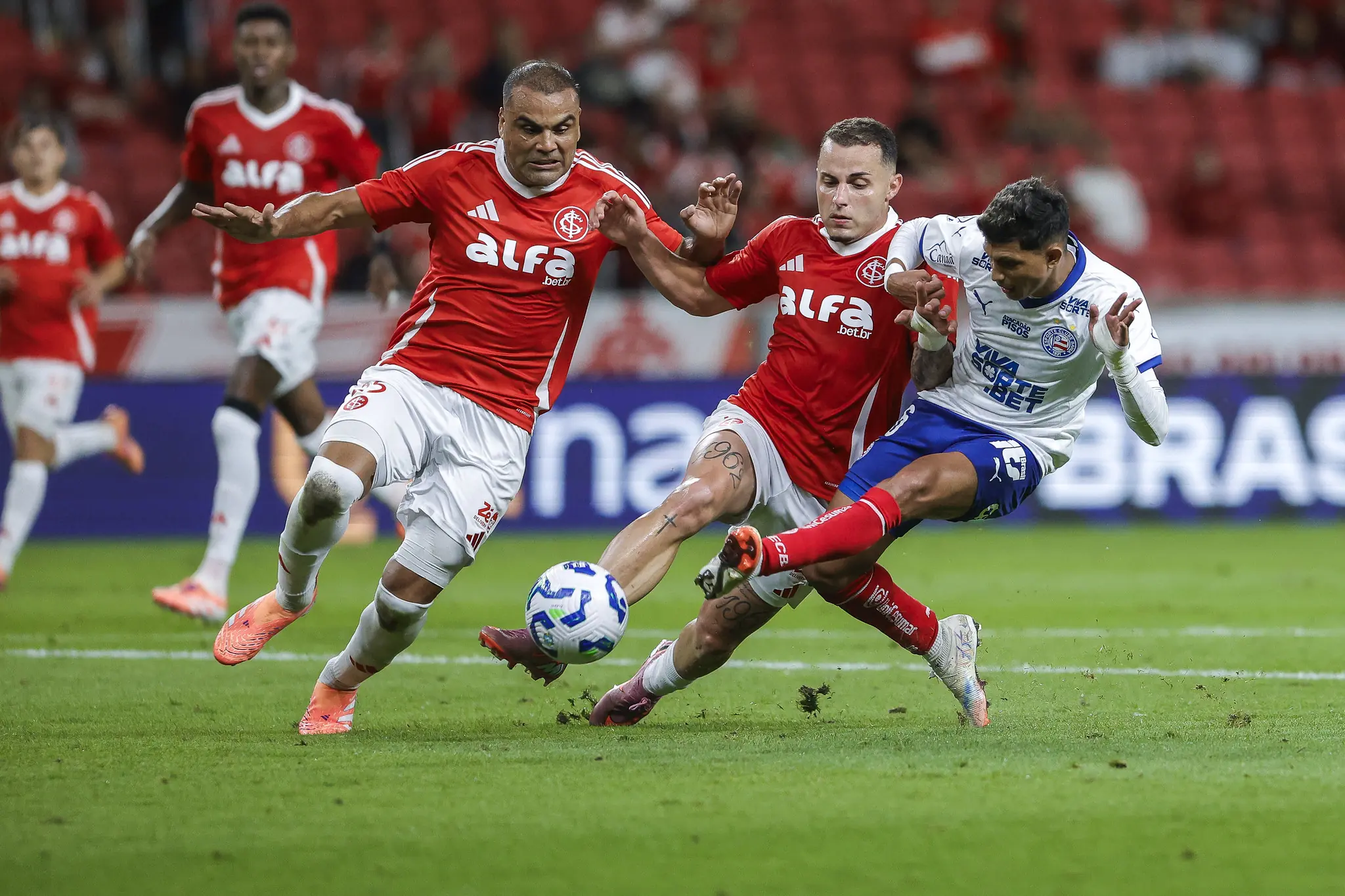 Inter abre 2 a 0, mas cede empate ao Bahia e segue na briga contra o rebaixamento - Gazeta Esportiva