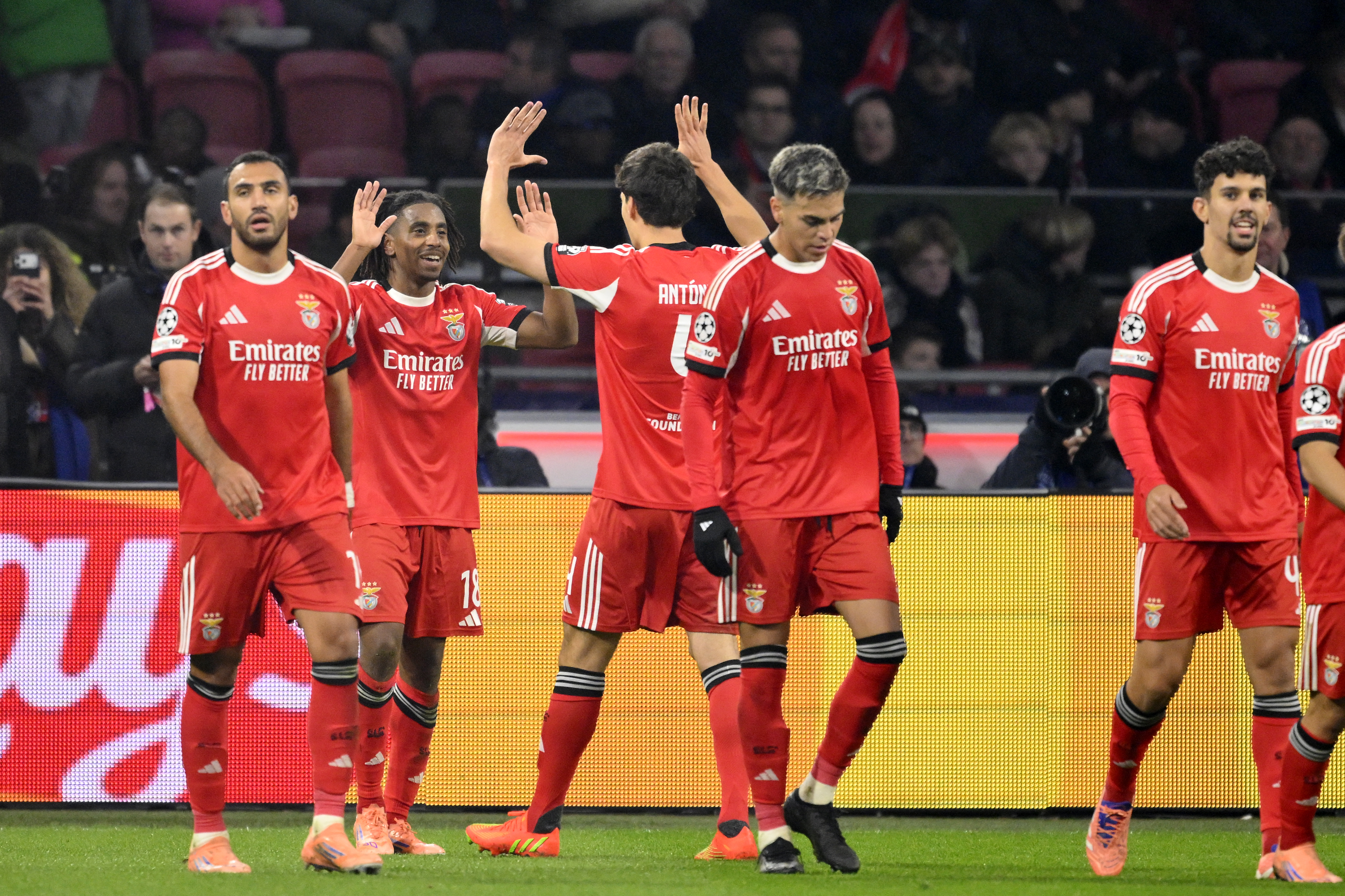 Benfica vence de virada no sufoco pelo Campeonato Português - Gazeta ...