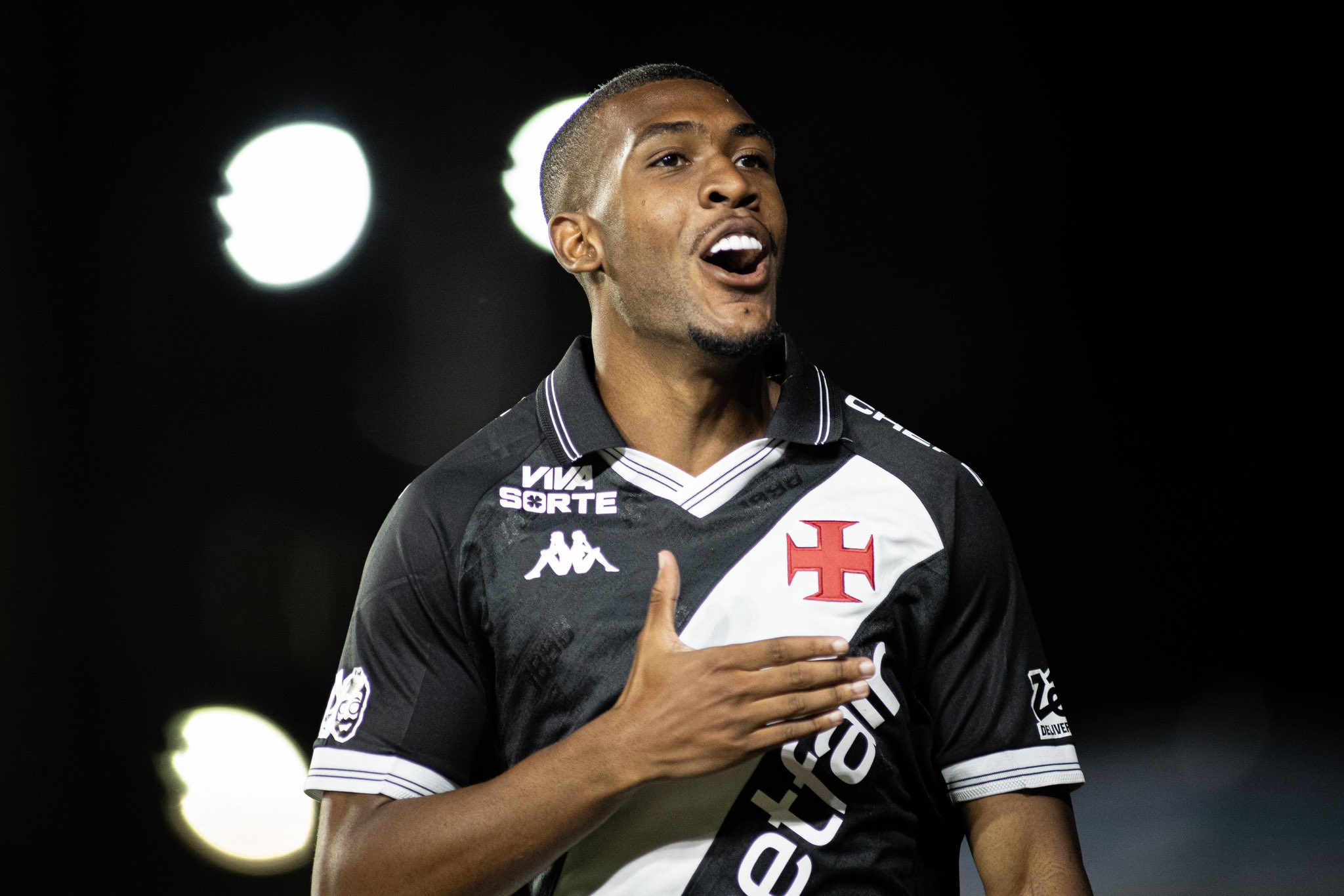 Rayan vibra com goleada do Vasco e ignora dilúvio em São Januário ...