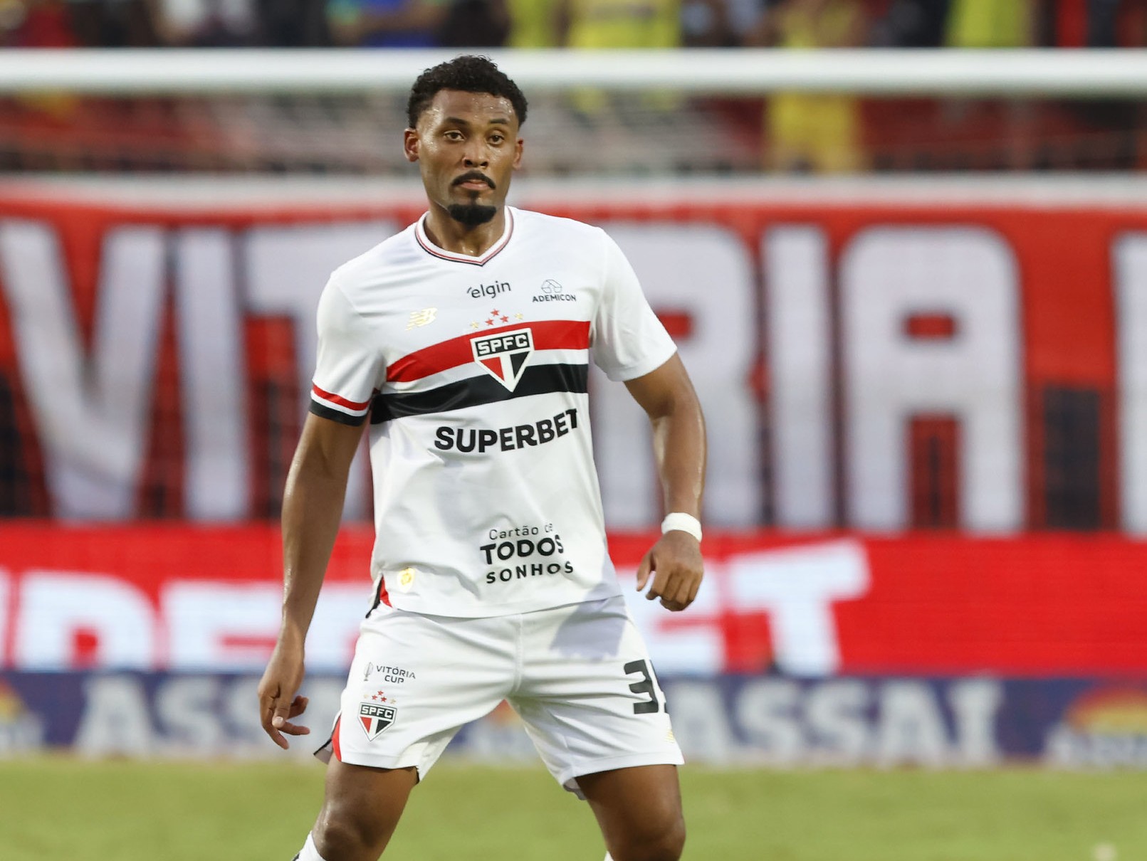 Sabino cresce ao longo da temporada e termina 2025 em alta no São Paulo ...