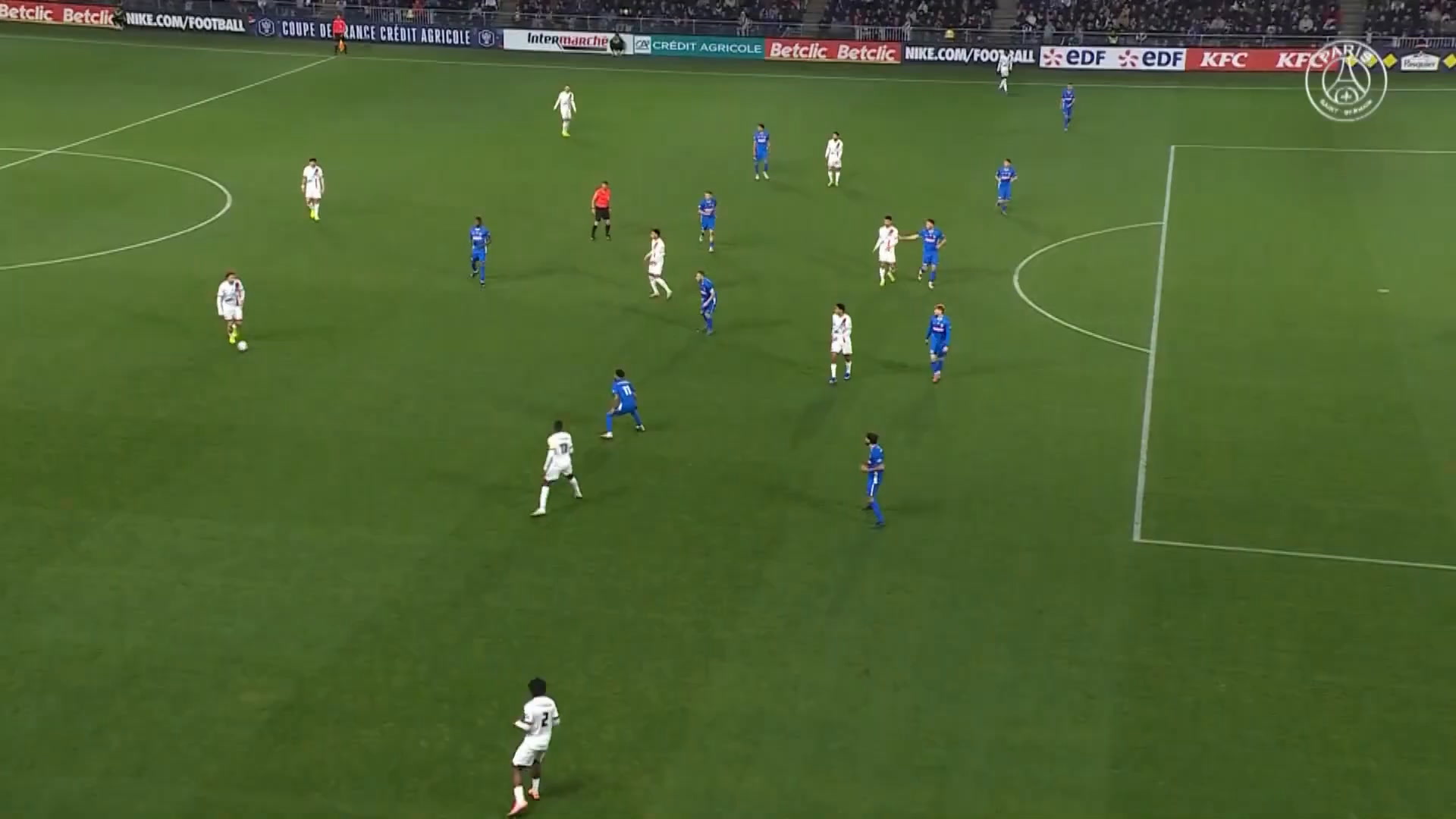 PSG goleia Rennes e segue firme na luta pela liderança do Francês ...