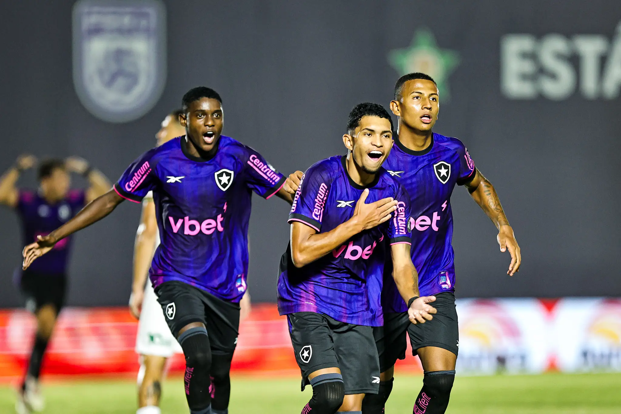 Cria do Botafogo, Caio Valle vibra com gol na estreia - Gazeta Esportiva