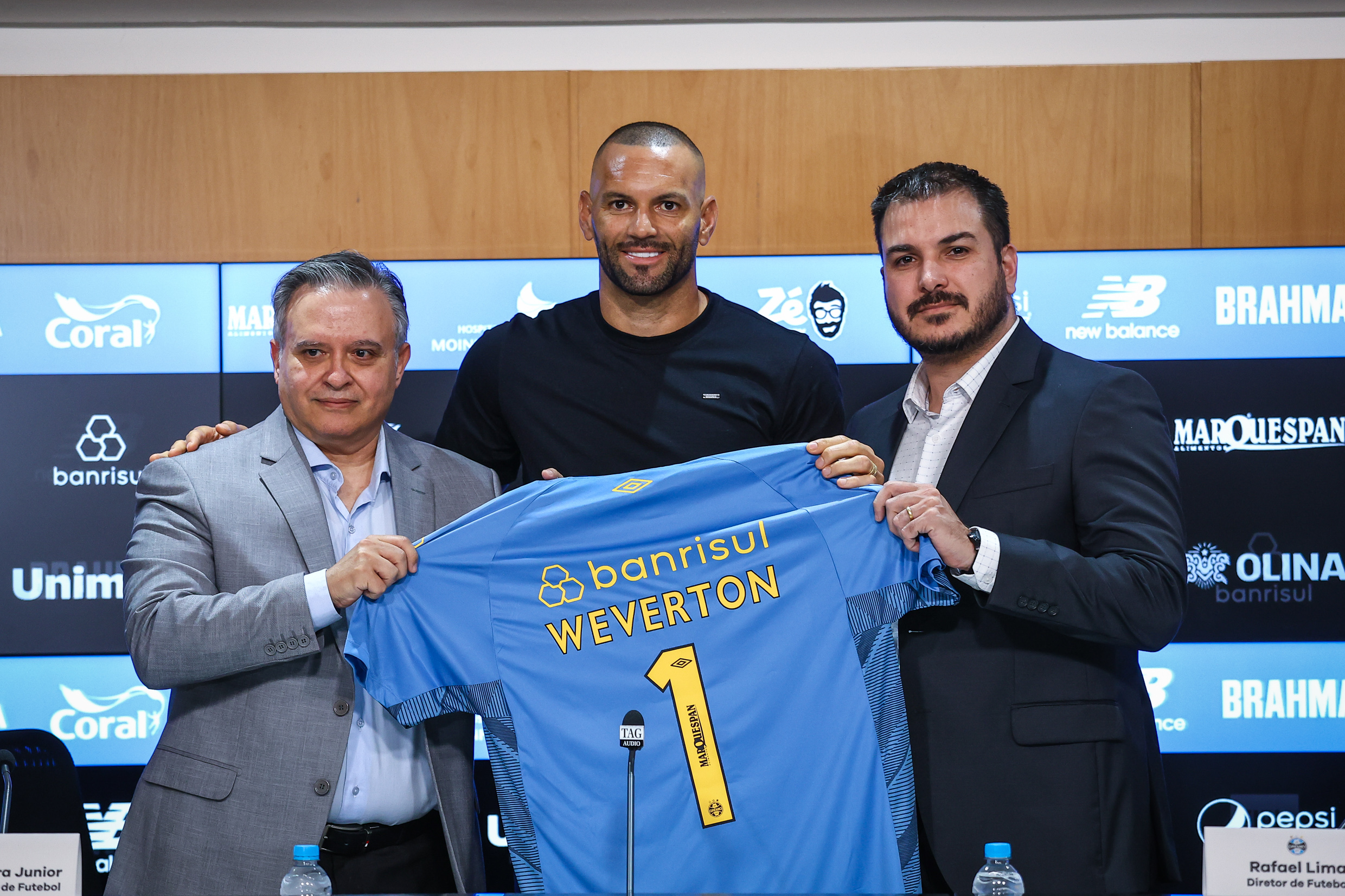 Weverton é apresentado no Grêmio e explica saída do Palmeiras - Gazeta ...
