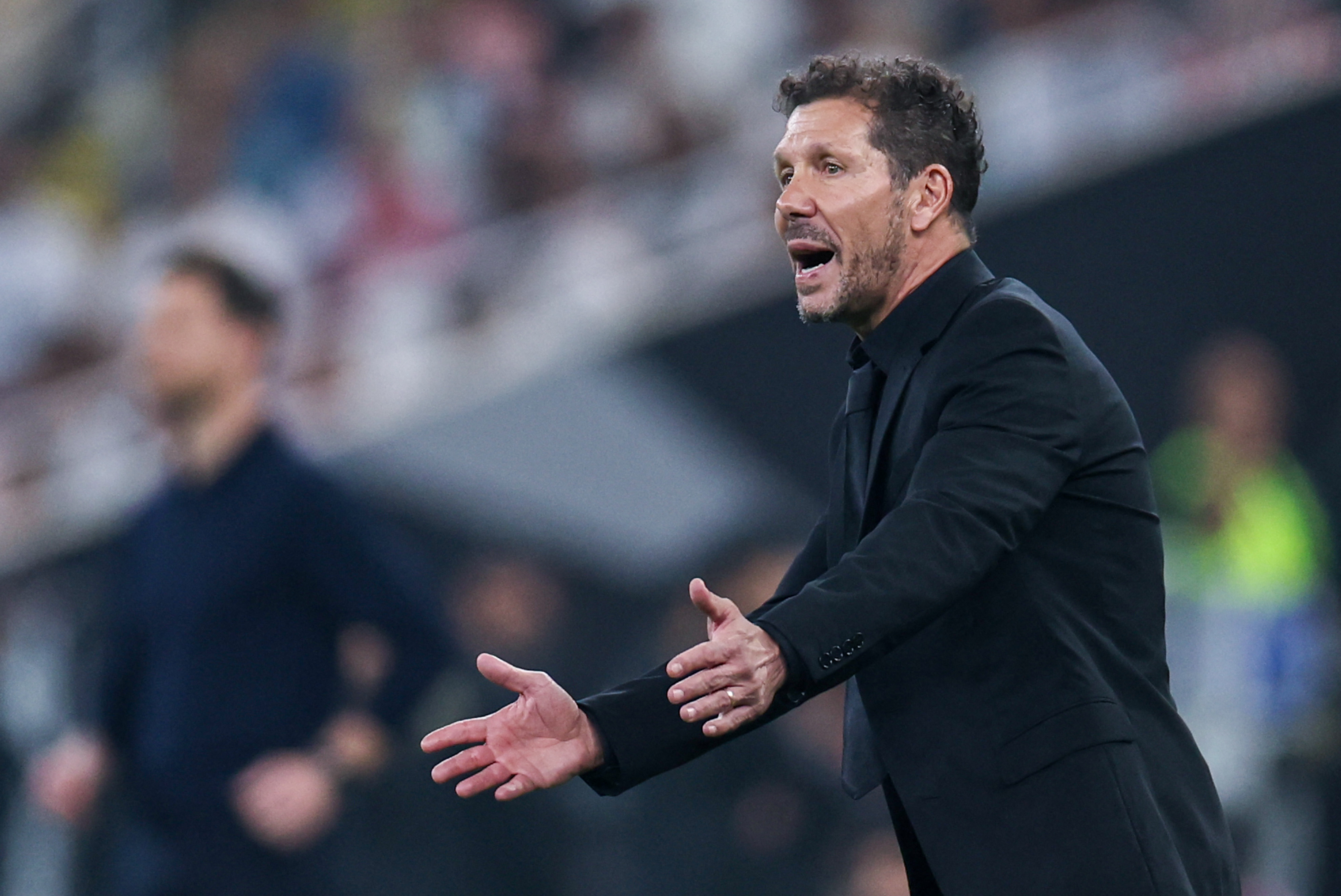 Simeone pede desculpas a Vinícius Jr. e fala sobre Almada - Gazeta ...