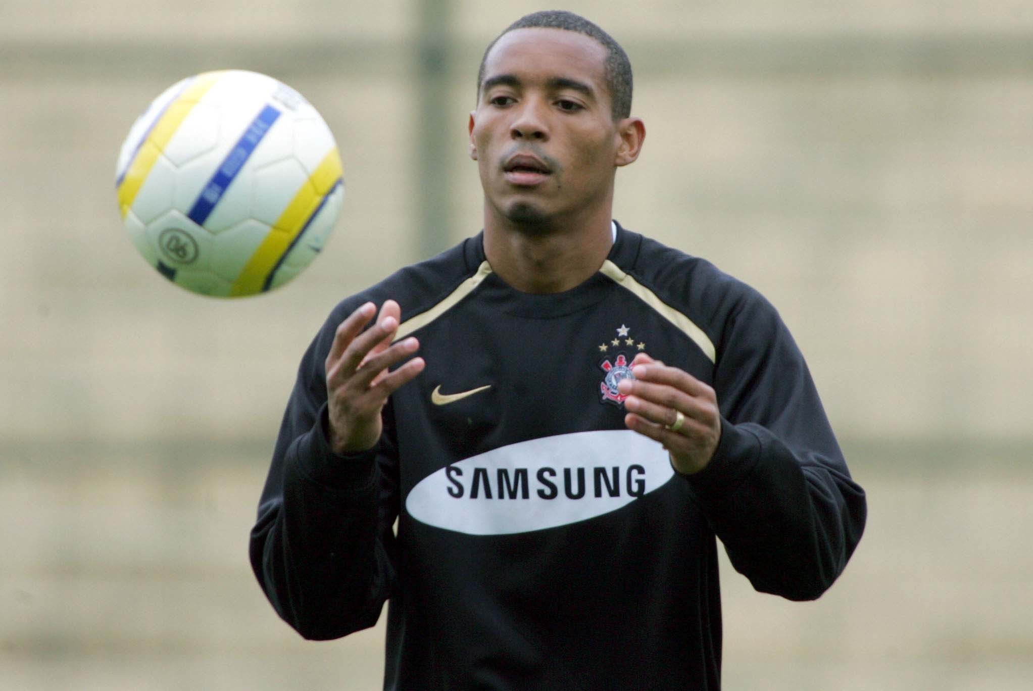 Ex-Corinthians reprova conduta de Martínez e vê potencial de "ídolo" em ...