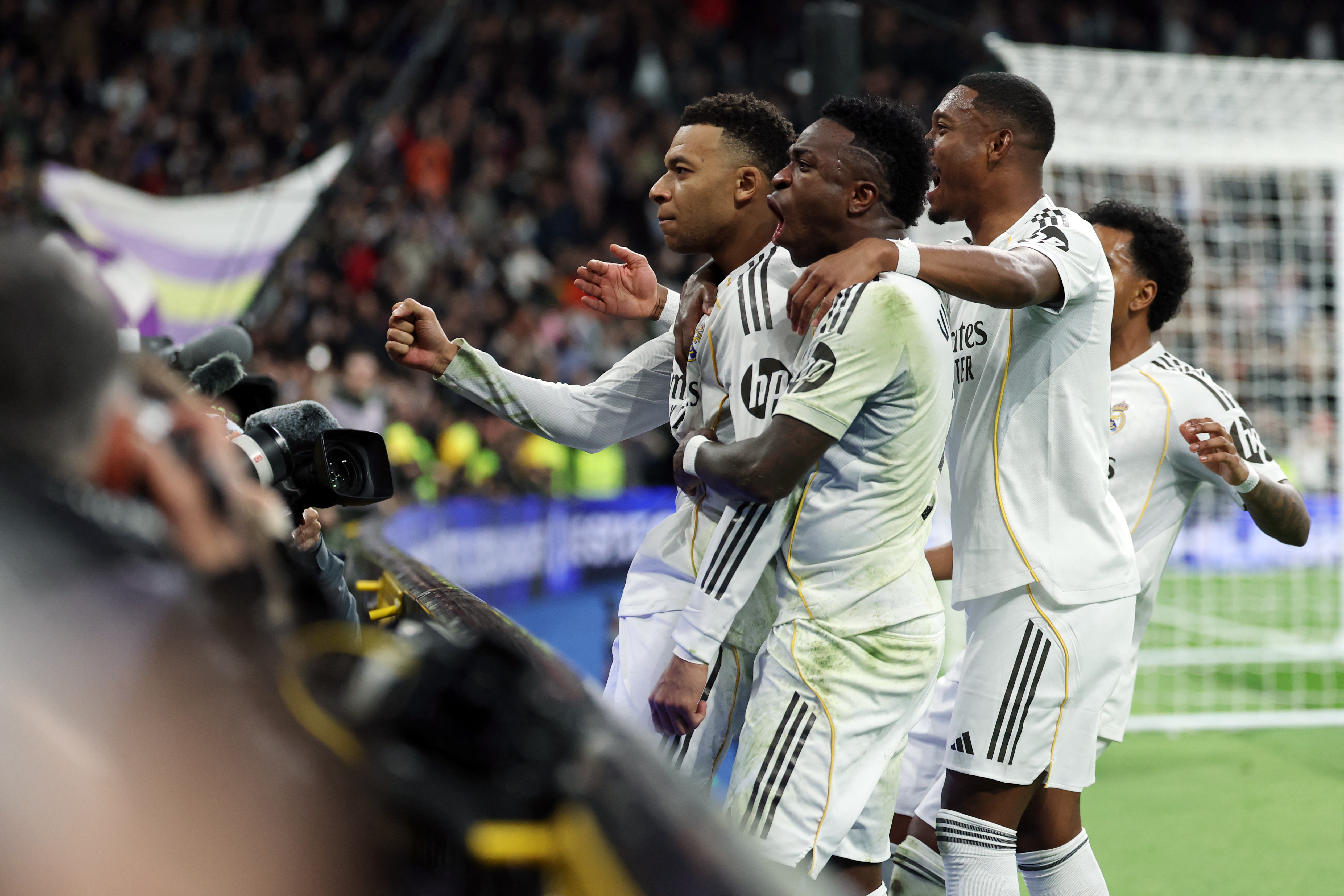 Mbappé marca nos acréscimos e Real ganha do Rayo pelo Espanhol